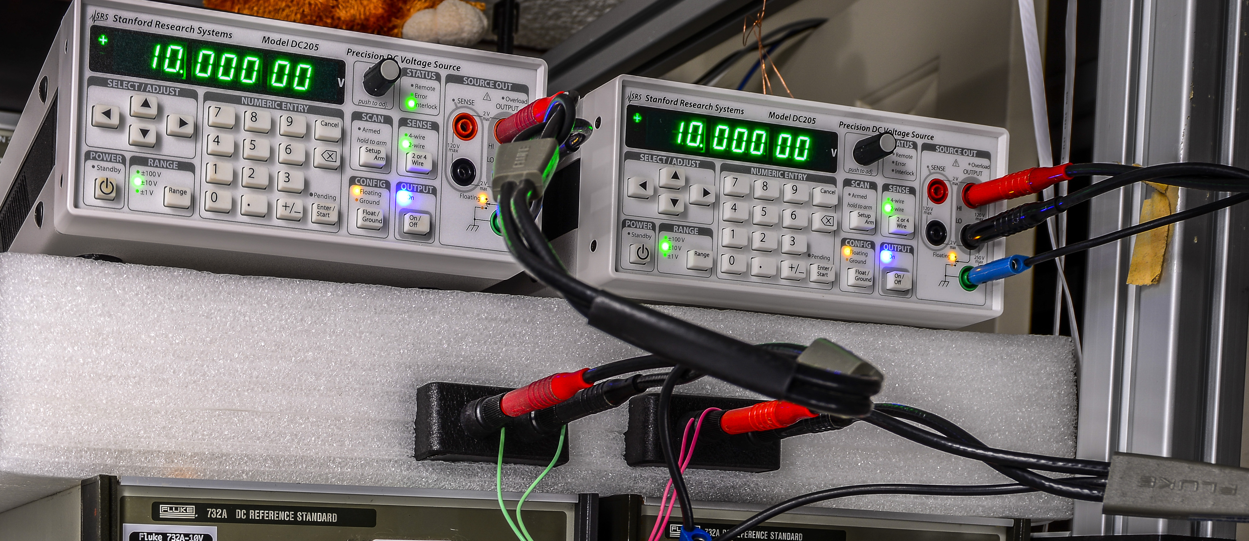 Index of /eevblog.docs/Standford Research Systems/DC205/